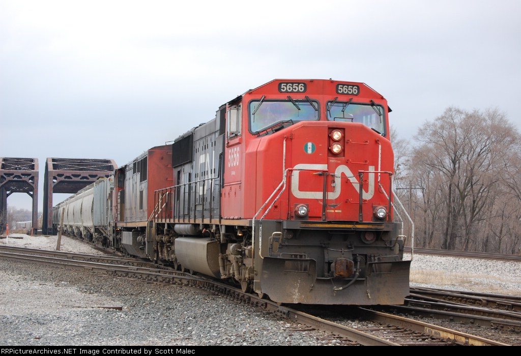 CN 5656 & 2418